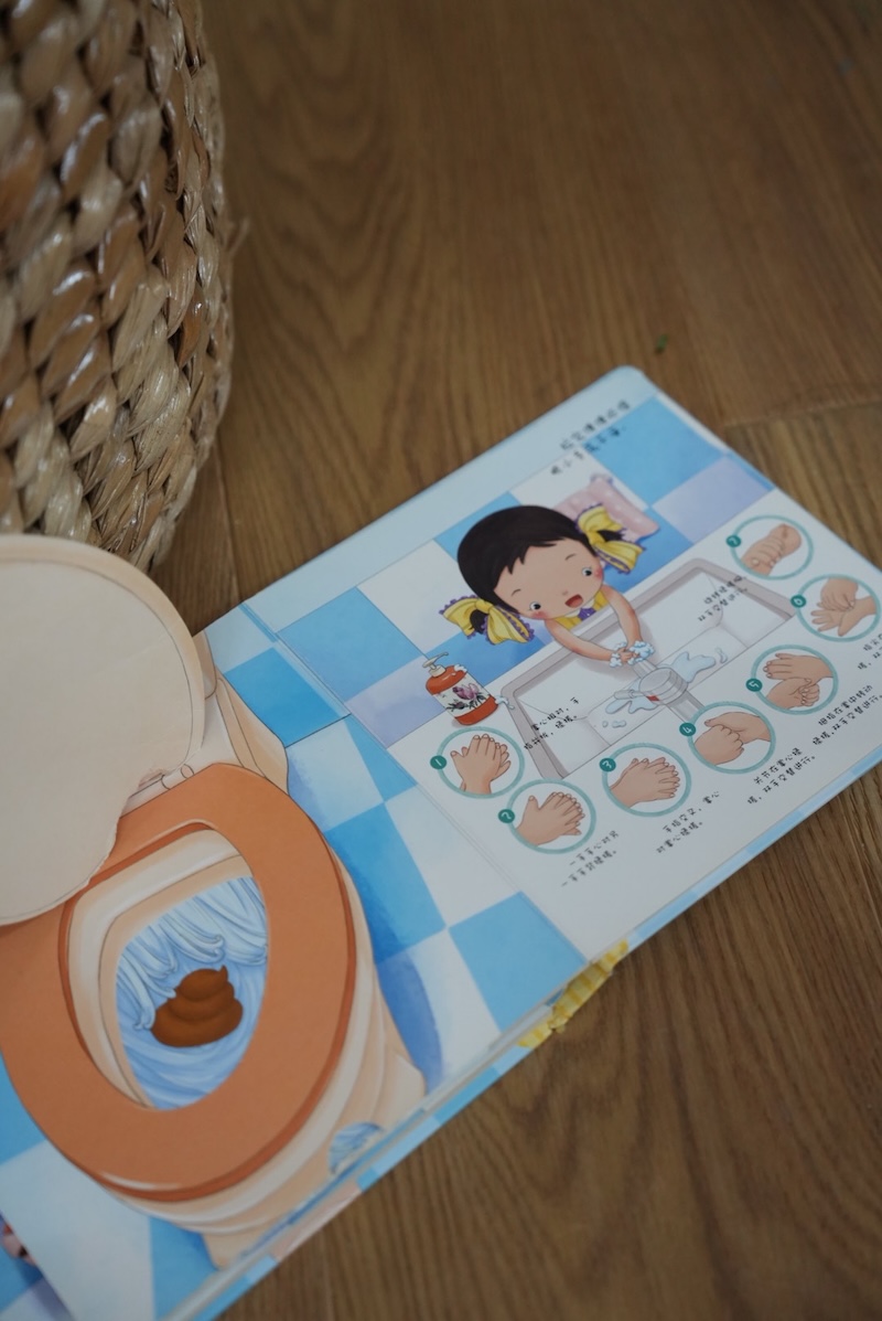 Montessori-style Toilet Learning: Top Bilingual Books for Toddlers